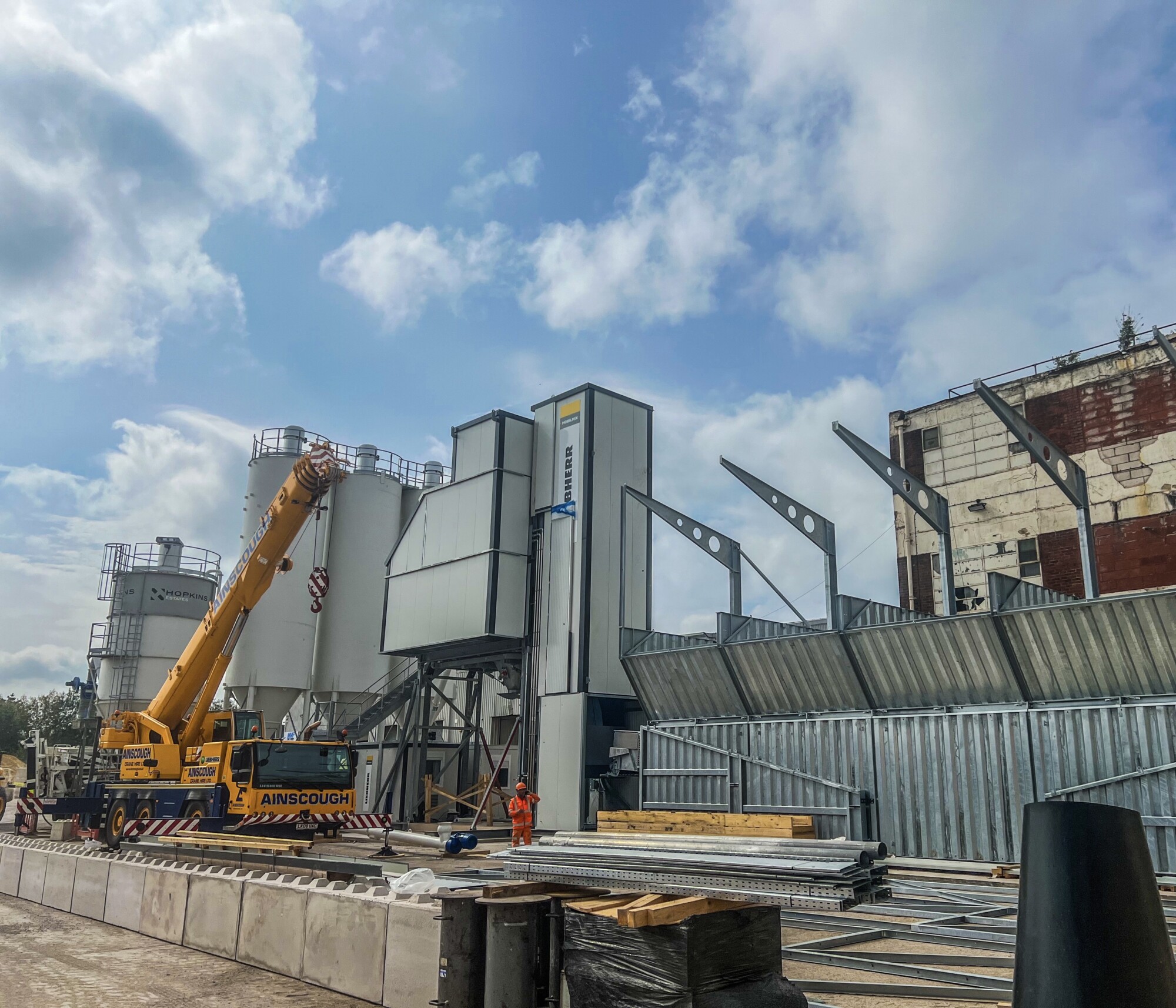 Delivery and construction of our new Liebherr mobile mix 3.0 concrete ...